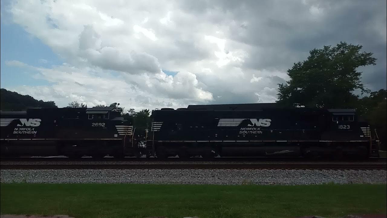 NS 1823 Leads 370 Through Lindale (6/23/23) - YouTube