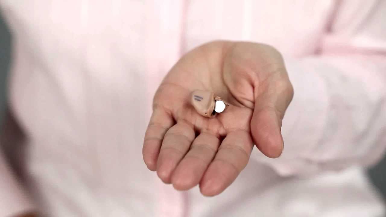 Oticon ITE removal and power off - YouTube