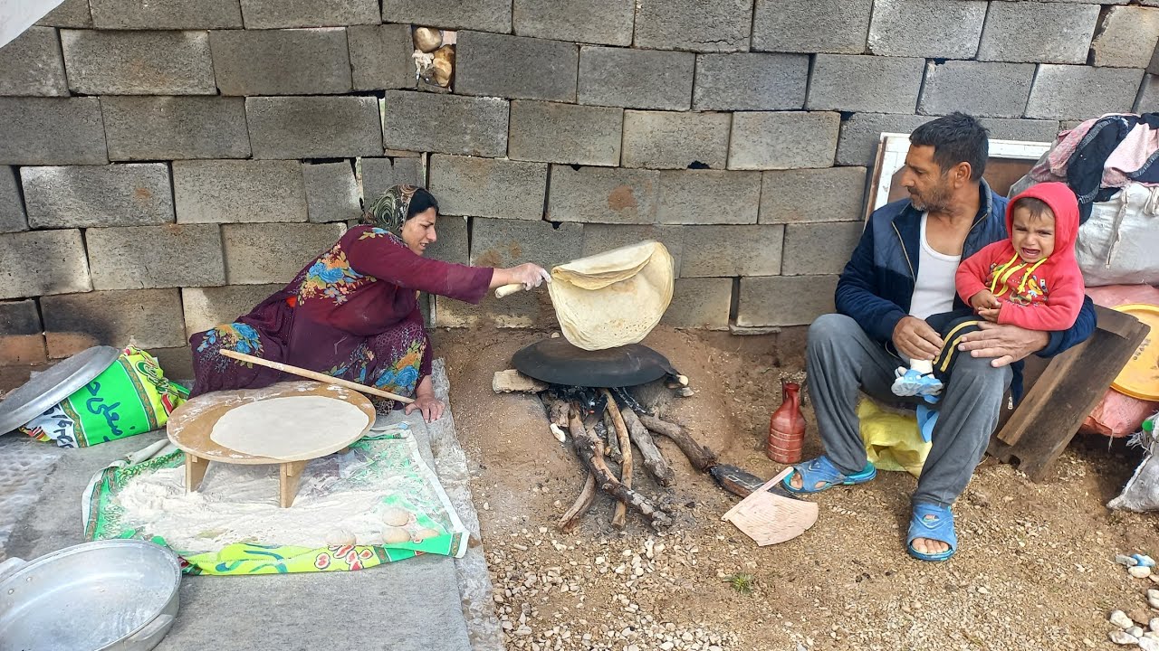 ۲۱ مارس ۲۰۲Zainab baking bread in the rainش۴ - YouTube