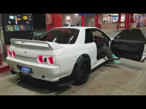 Jdm nissan skyline hittin rev limiter