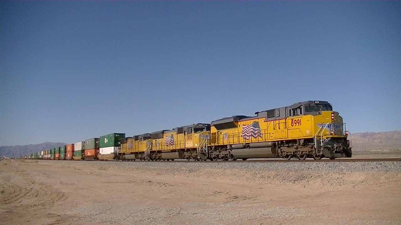 UP Yuma Sub- Hot Z Trains, Arrow Wedge, Jingle Bells, 70 MPH action ...