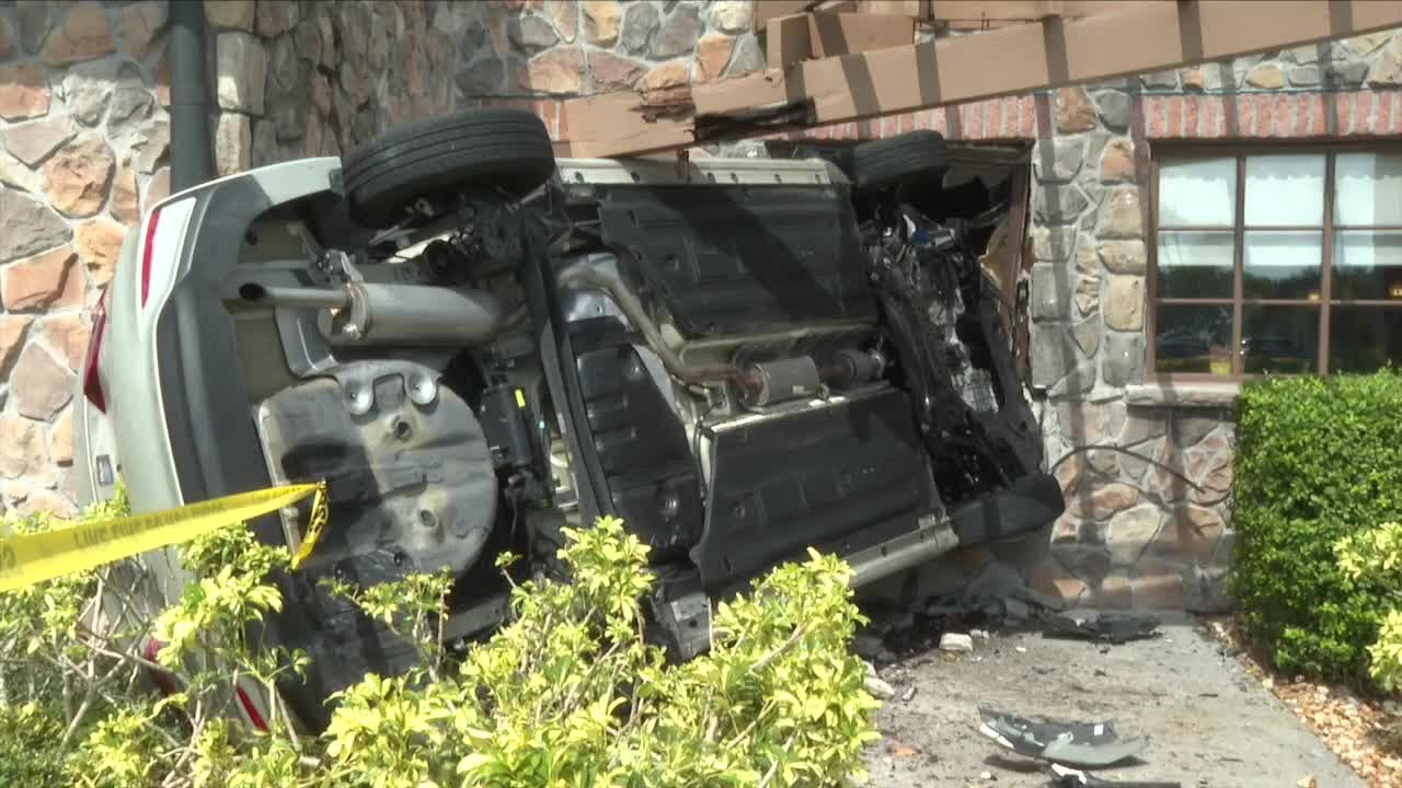 RESTAURANT WRECK: Car crashes into Olive Garden in Indian River County ...