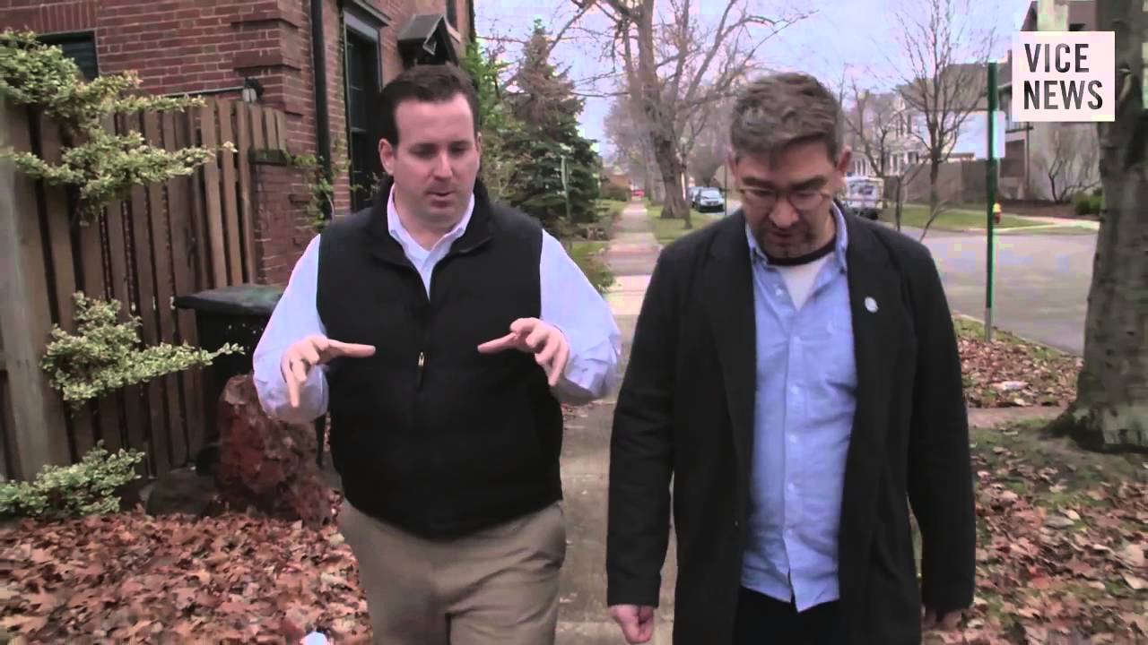 Tearing Down Detroit (VICE) - YouTube