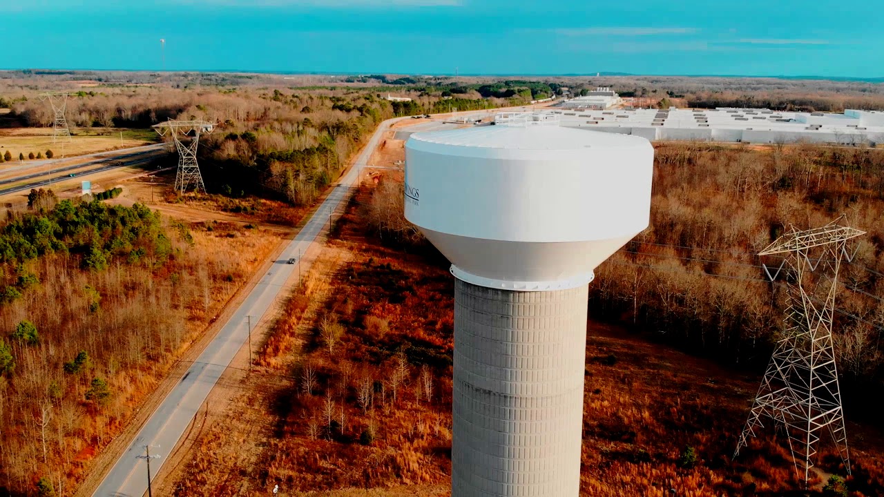 Practicing my cinematic shots on a local water tower - YouTube