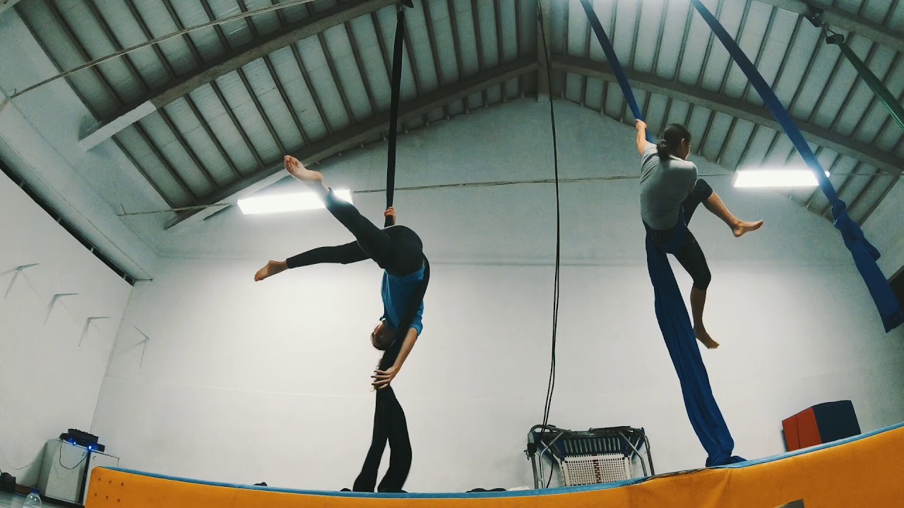 Aula de acrobacia aérea - dez 2019 - YouTube