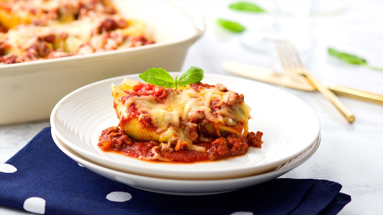 Conchas de Pasta Rellenas, en Salsa de Chorizo - YouTube