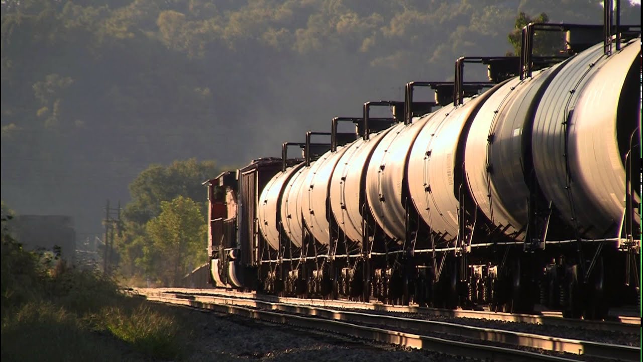 CSX Oil Train with BNSF Engines Kenova, WV [HD] - YouTube