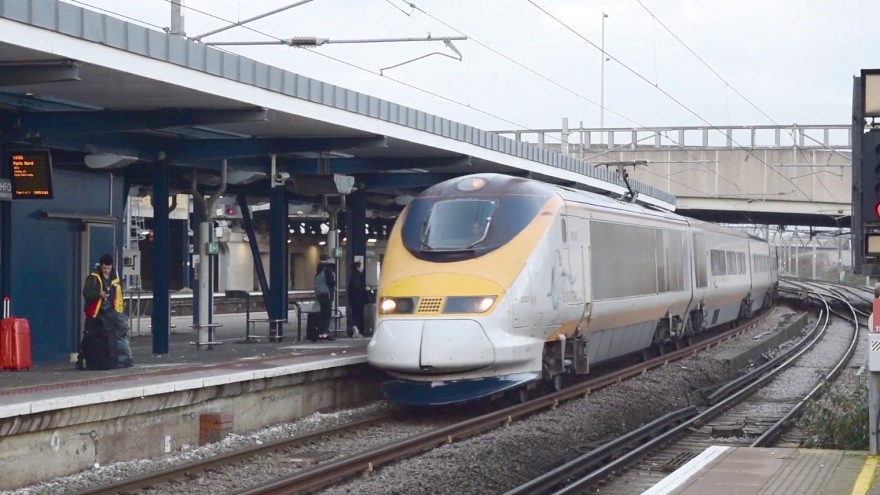Classic Eurostar Class 373 arrives & departs at Ashford International ...