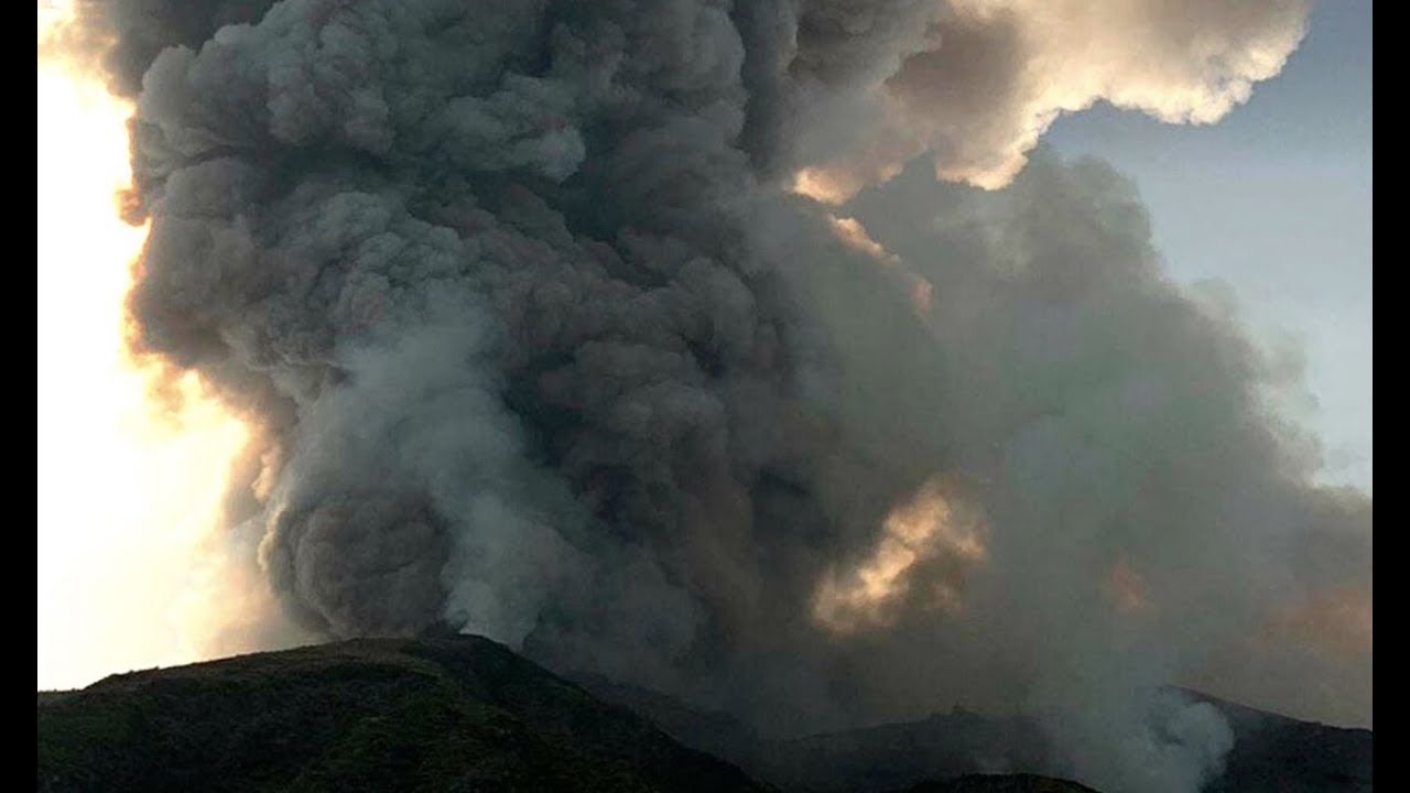 Breaking: “Italy Volcano Stromboli Apocalyptic Eruption” 1 Dead - YouTube