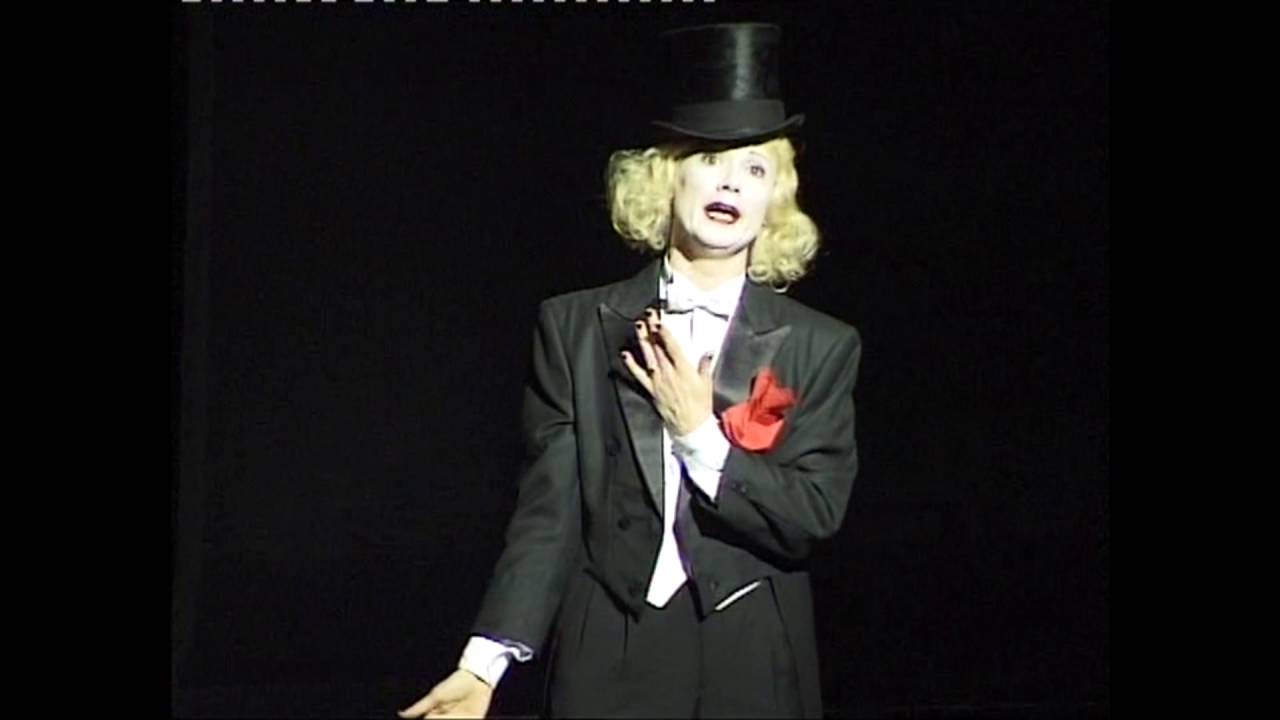 Delphine Fischer (Mezzo soprano) Die SOLDATEN GURLITT - YouTube