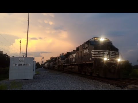 Double NS D9s!!! NS #9909 leads a semi fast WB UP M-NOEW out of Livonia, Louisiana!!! - YouTube