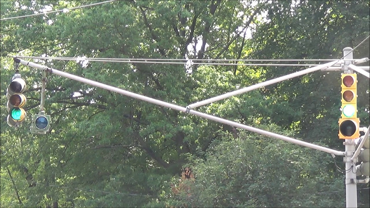 GE Streamline and TCT Traffic Lights with Econolite Turn Arrow Section ...