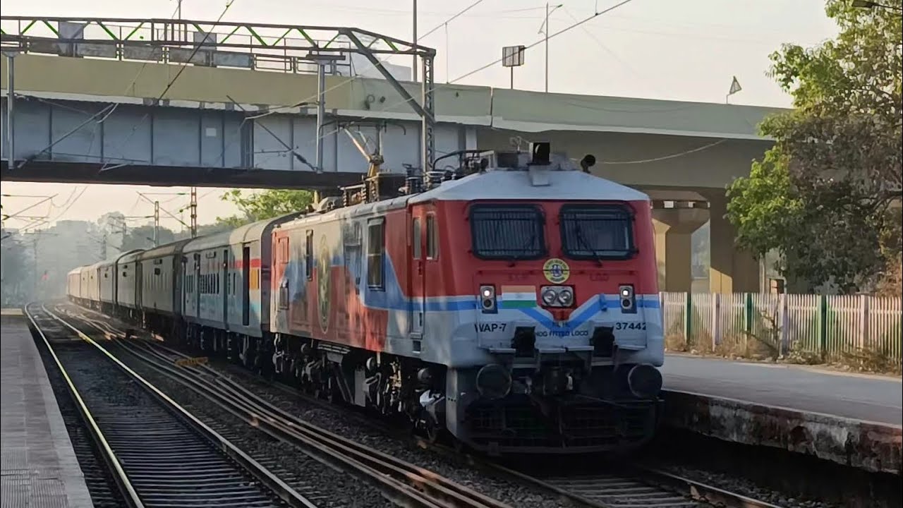 LGD Centenary Liveried WAP7 Powers 12220 Secunderabad Mumbai LTT ...