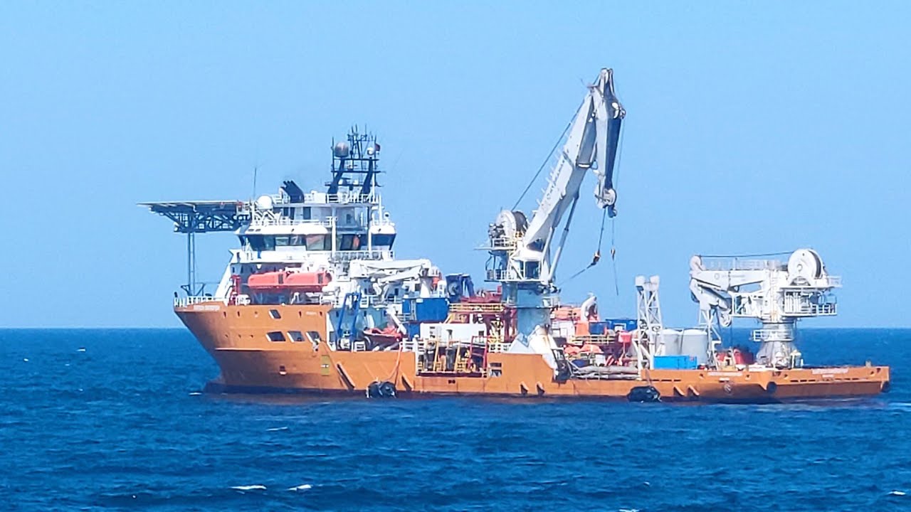 Bad Weather Vessel and Barge Allianz CB 300 Shelter to Ras Laffan ...