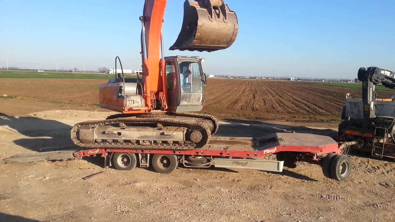 Hitachi 210 LC Climbing on the trailer - YouTube