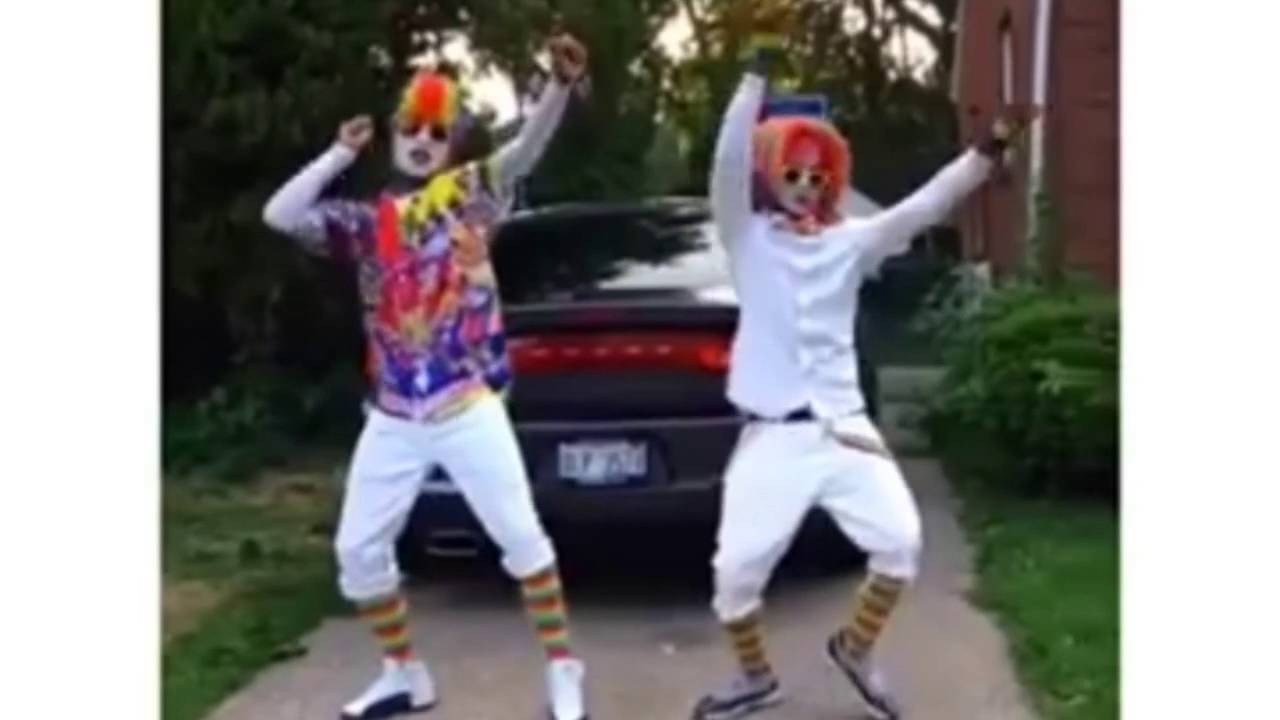 Awesome Clowns Dancing - YouTube