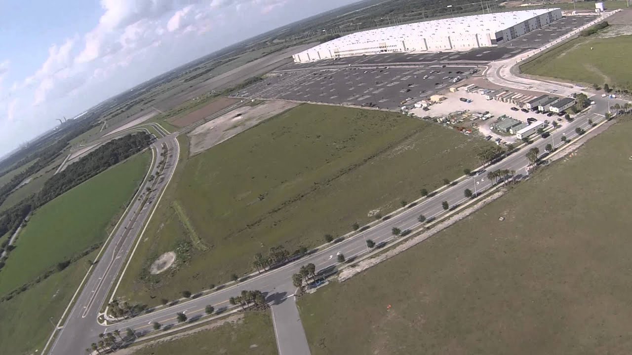 fpv flight above the new amazon warehouse Ruskin - YouTube