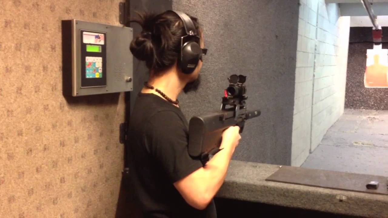Shooting the PS90 One-handed - YouTube