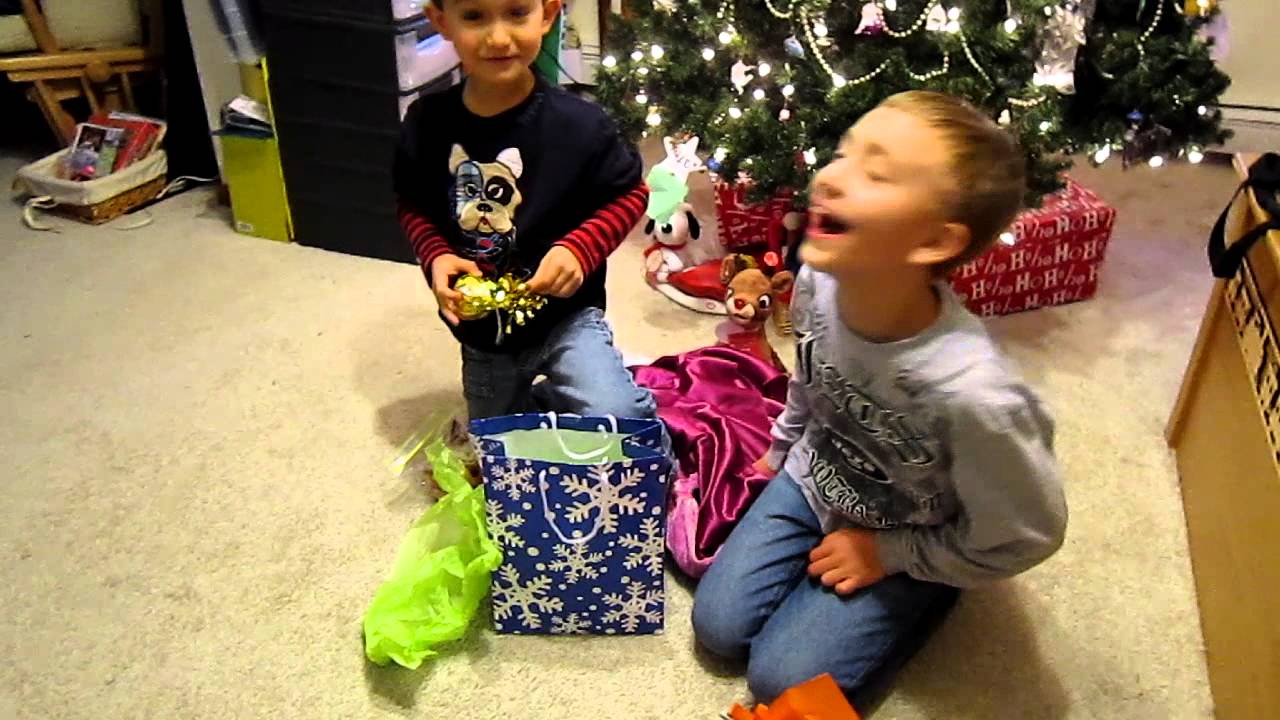 Kids opening horrible Christmas presents - Thx Jimmy Kimmel - YouTube