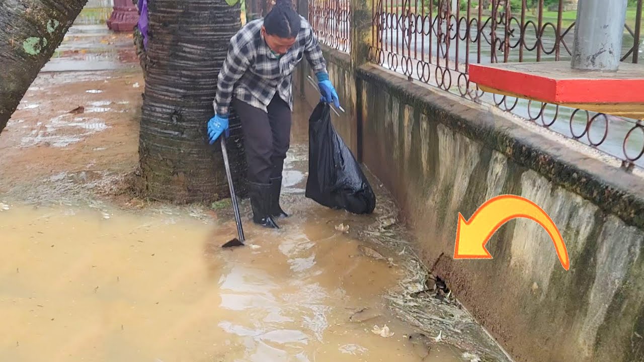 Unclogging Pipe With Lots Of Rubbish Stuck In Drain Pipe - YouTube