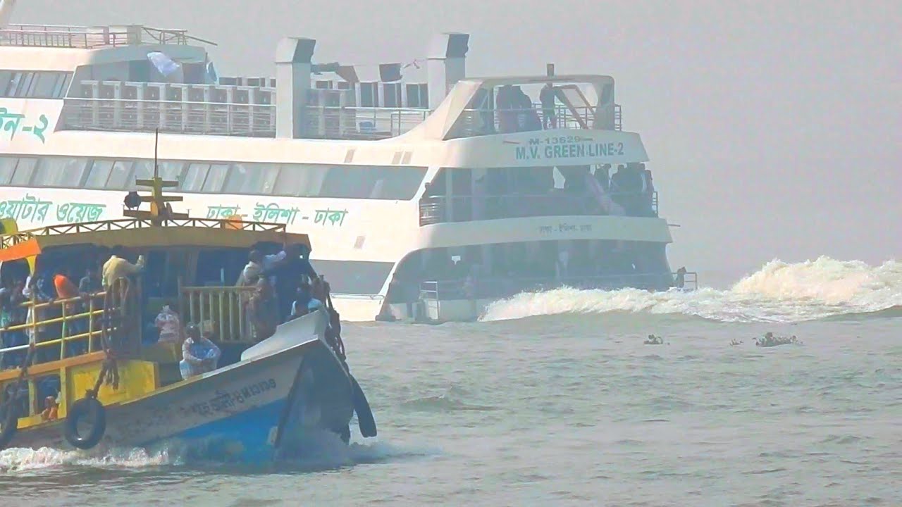 ছোট লঞ্চের কাছে গ্রীন লাইনের ঢেউ এক ভয়ংকর বিপদ | Mv Green Line-2 ...