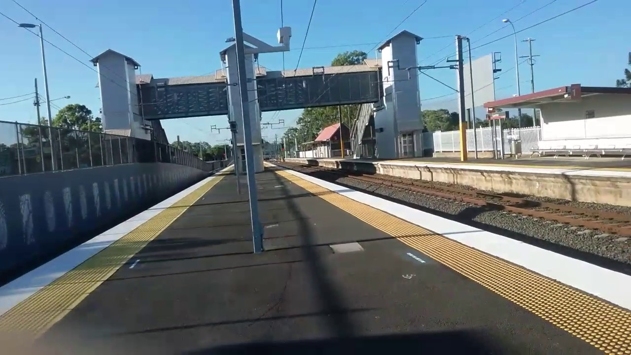 QR's 2158 hauls P992 thru Lawnton station 31/01/2017. - YouTube