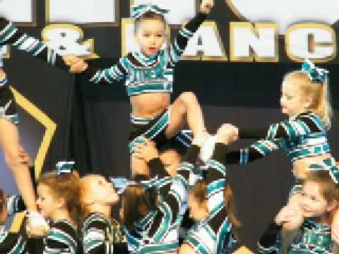 Isabella Cheer Extreme 2008 - YouTube