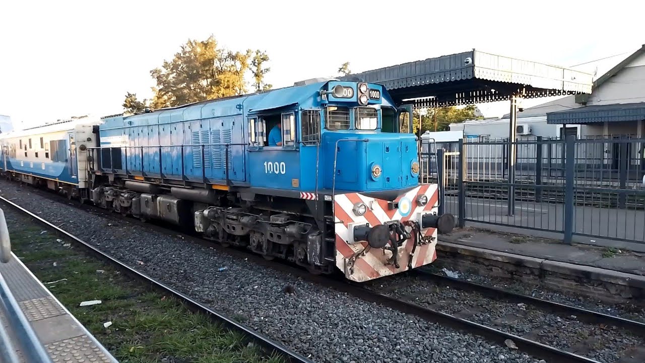 EMD GM G26 1000 "LA CROATA" con el 563 a Junín saliendo de Jose C Paz ...