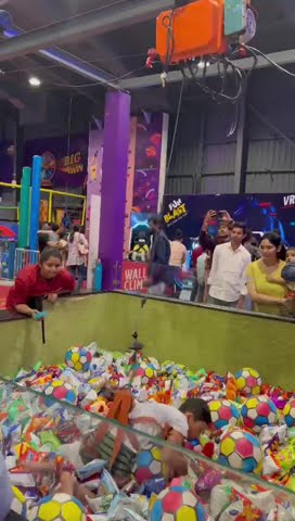 Human claw #Grab the fun #funblast#games#bestplacetofun# ...