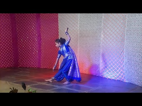 Marathi semi classical dance natrang ubha #लावणी Marathi girl dance ...