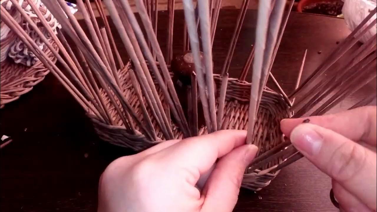 Сухарница /конфетница из газетных трубочек - YouTube