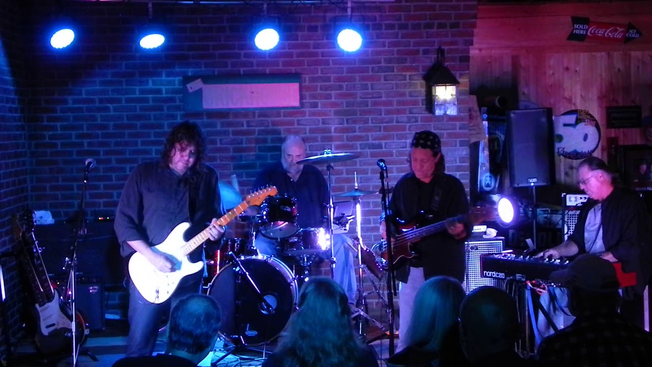 Me and My Guitar & In the Wintertime - Sean Chambers Band - YouTube