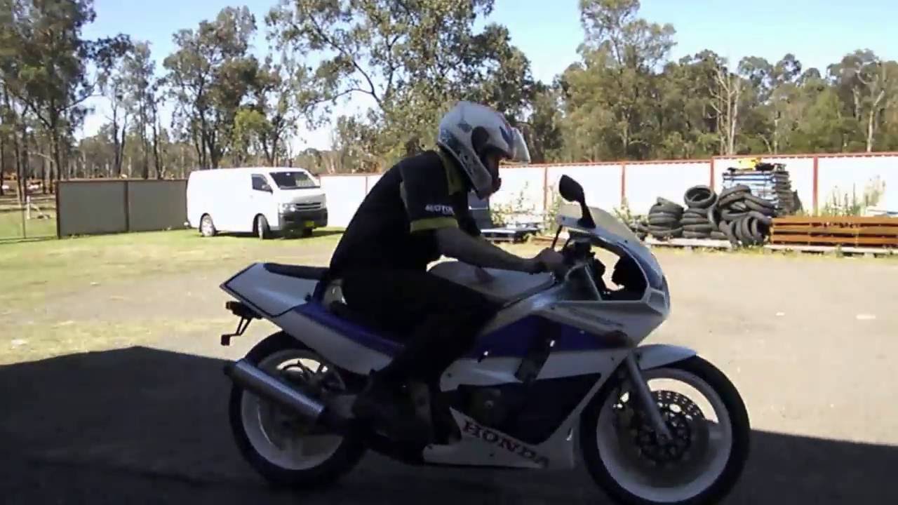 Honda CBR250R MC19 Model 1989 - YouTube