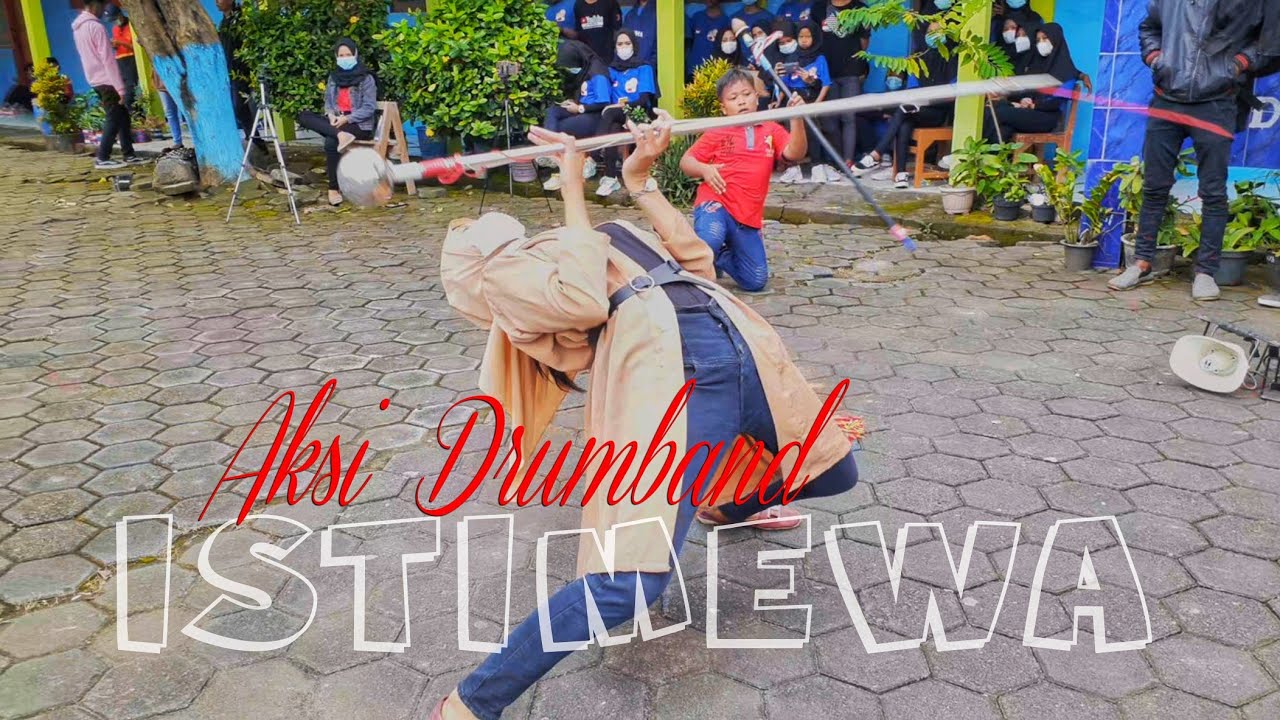 Mayoret Berhijab Jago Kayang Latbar Komunitas Drumband Demak In Menur ...