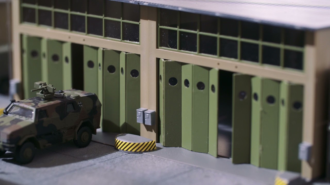 FALLER - 144103 Reparaturhalle - MILITARY H0 - YouTube