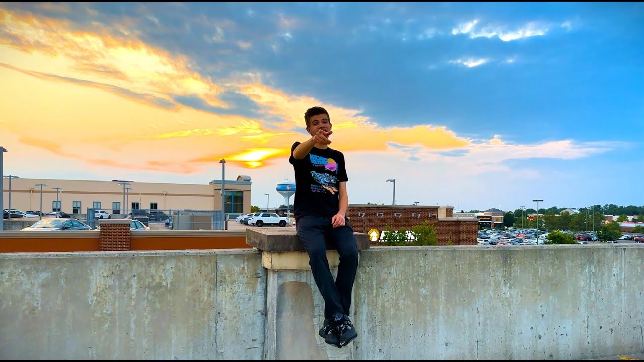 Unreal - Saturn (ft. ri4h) (Official Music Video) - YouTube