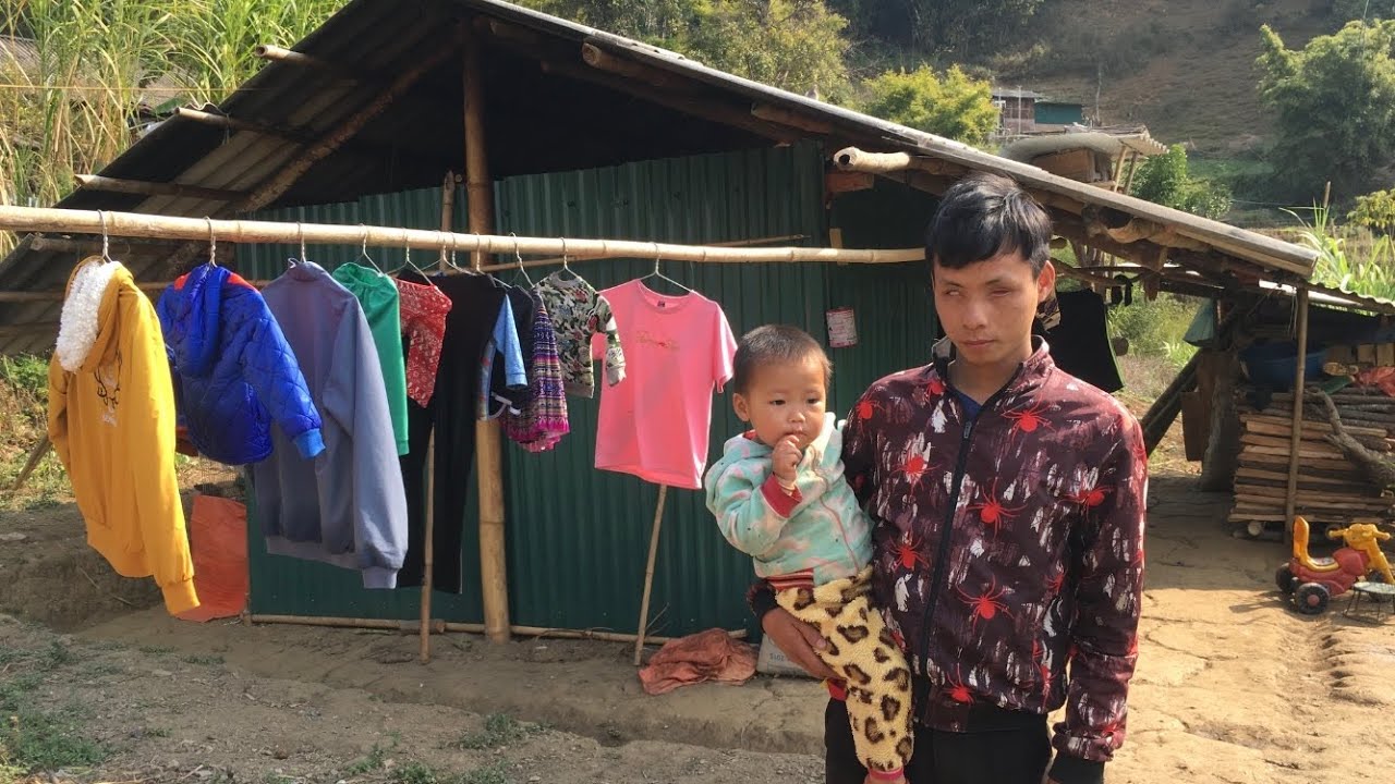 Em Rùa Khiếm Thị Mưu Sinh Giữa Dòng Nước Lũ Giờ Ra Sao - YouTube