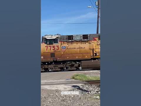 UP 7753 Leads NB Crossing The Rail Bridge - YouTube