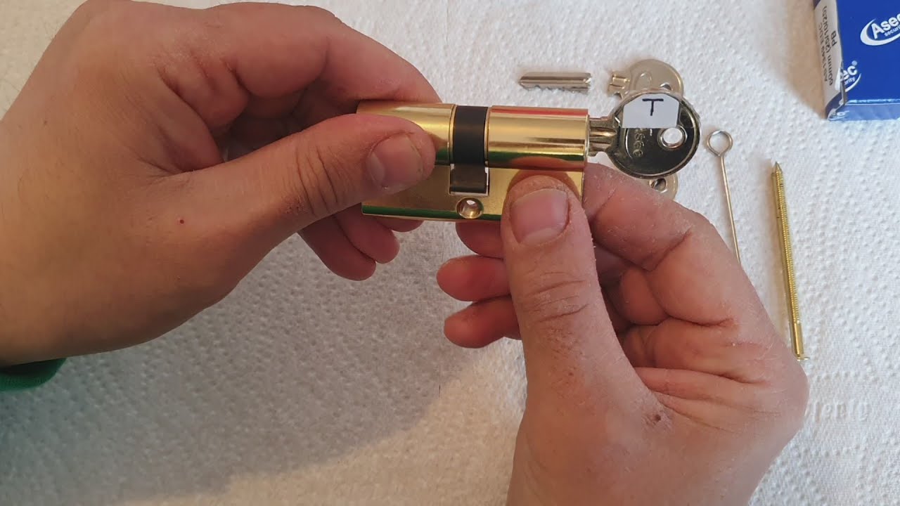 How to remove a broken key - YouTube