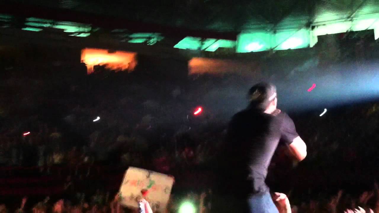 Tailgates and Tanlines Tour 2011, LUKE BRYAN Country Man - YouTube