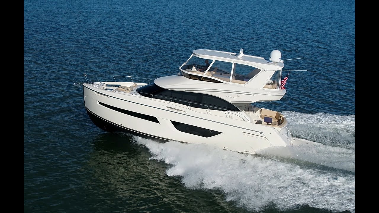 Carver C52 Command Bridge Running Video - YouTube