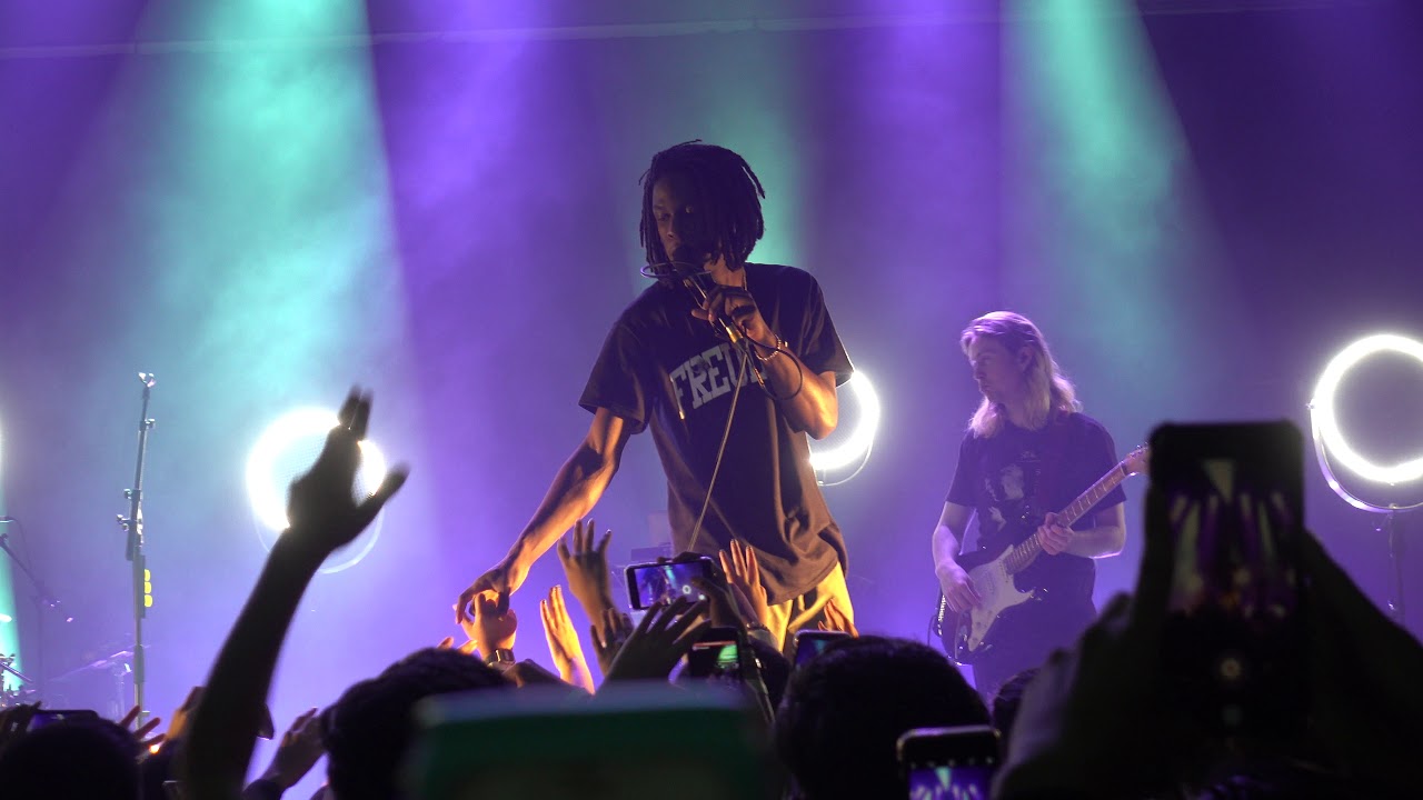 180315 daniel caesar - neu roses 1 @ singapore - YouTube