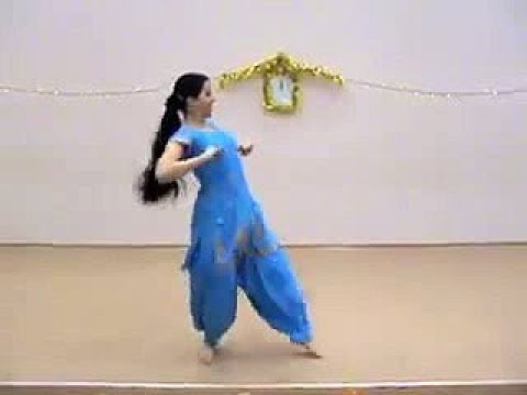 Superb homemade belly dance by Indian Girl/Girls Home Dance 2017