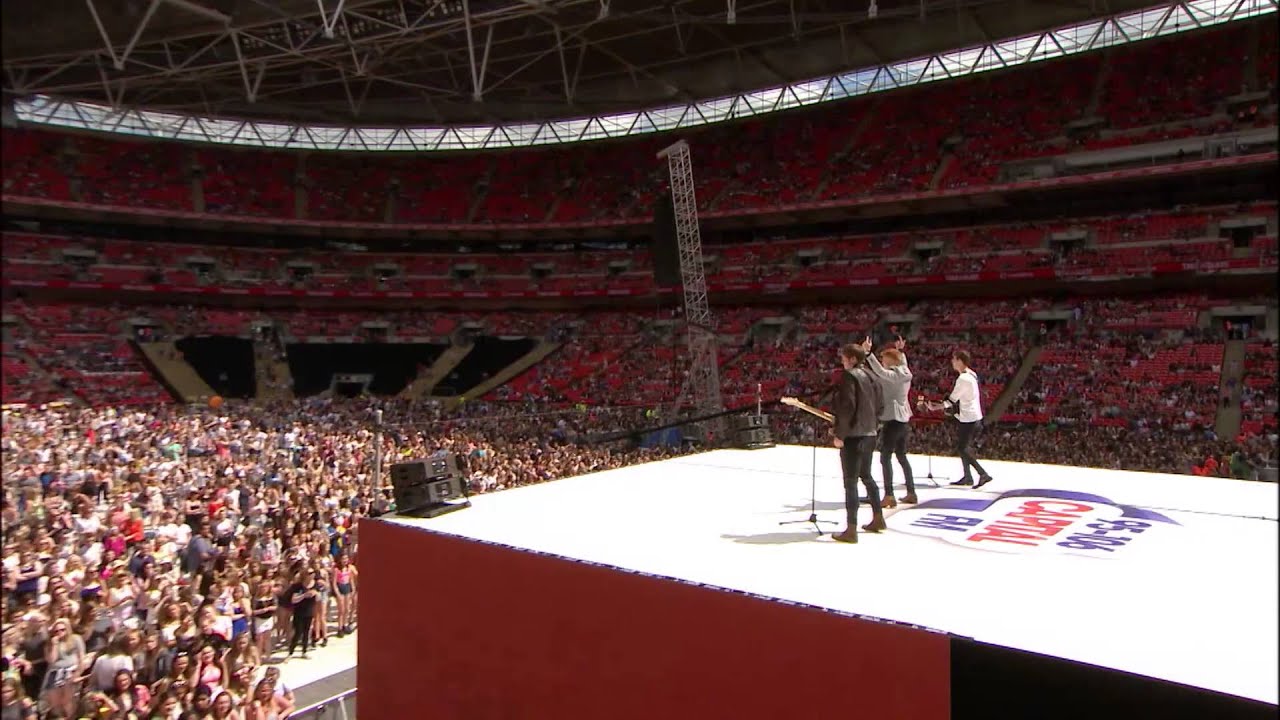 Maroon 5 - Sugar (Cahoots LIVE at Wembley Stadium) #TakeTheStage - YouTube