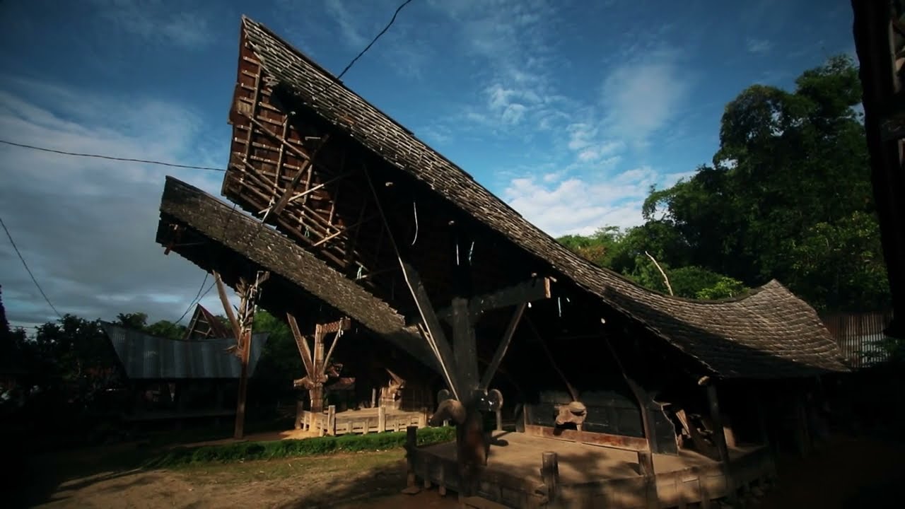 The Beauty "Rumah Adat Mamasa" Rumah Adat Bumi Kondosapata - YouTube