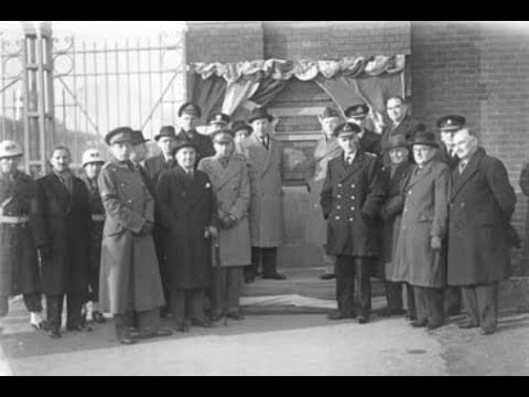 THE BRONZE PLAQUE ON DOCK GATE 8 - A HISTORY OF SOUTHAMPTON DOCKS ...