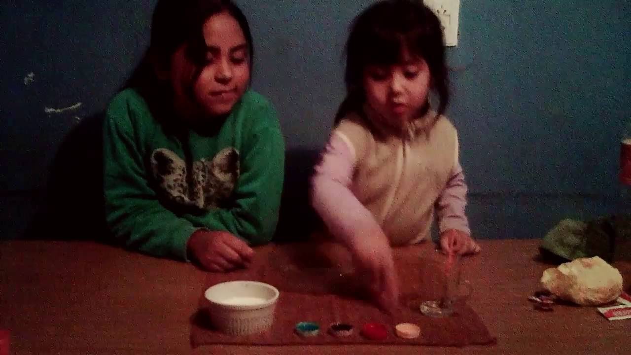 Experimento con leche y colorante - YouTube