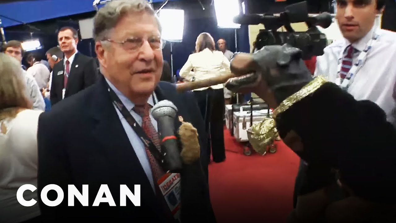 Triumph The Insult Comic Dog Hits The Final Presidential Debate | CONAN ...