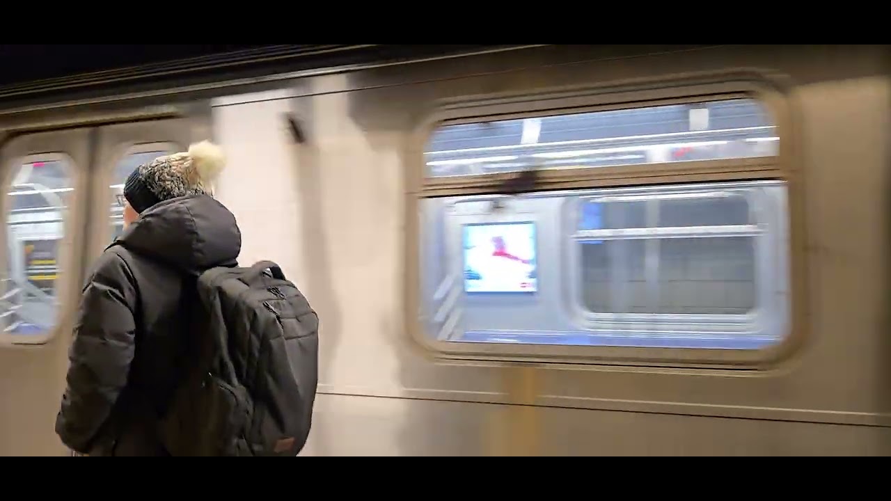 Jamaica Center bound Express R160A (E) train arriving at Jamaica Center ...