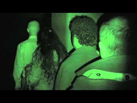 PEMBE TESKERELİ ASKERLER ZİFİRİ KARANLIKTA KONUŞUYOR...